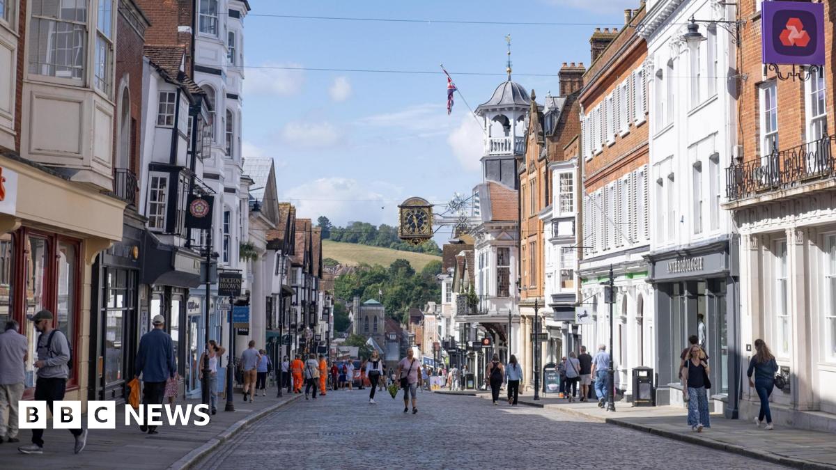 Guildford and Waverley councils defend town centre PSPOs - BBC News