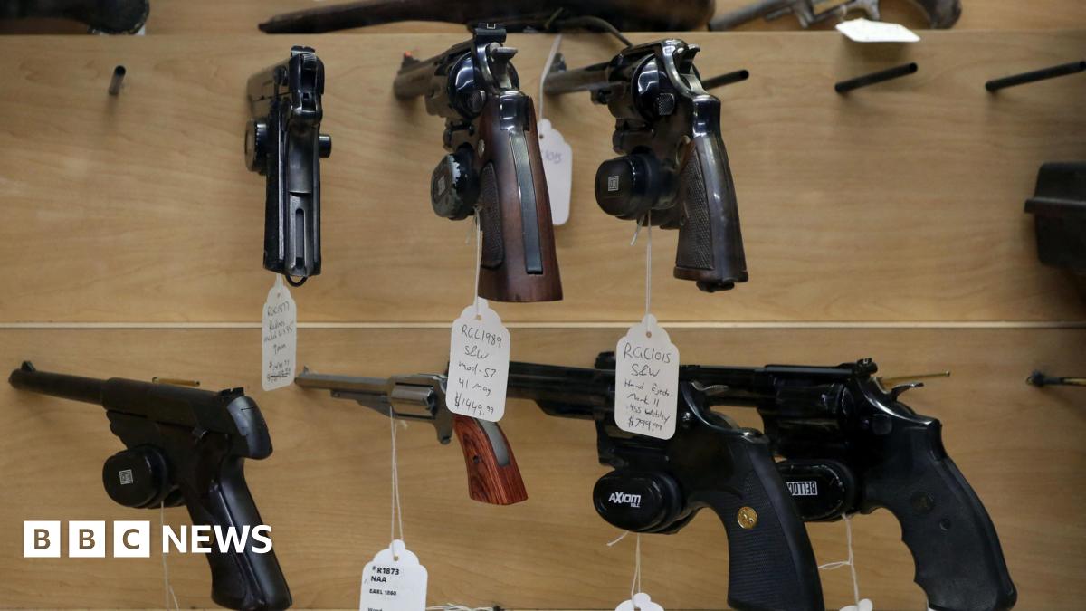 What are Canada's gun ownership laws? - BBC News