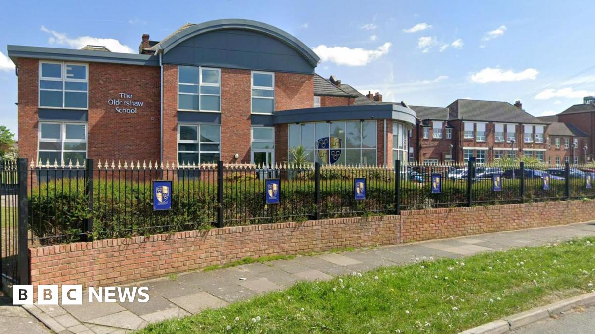 'Disrespectful culture' at school rated inadequate - BBC News