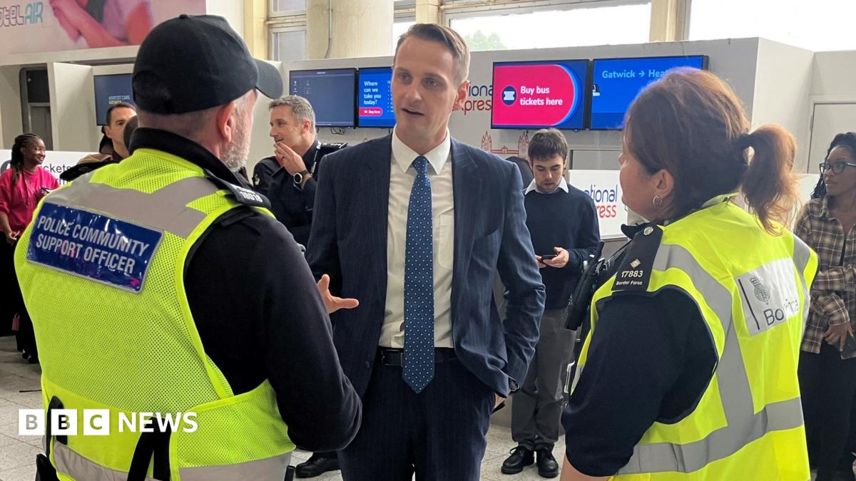 Gatwick Airport sees Border Force join project to boost security - BBC News