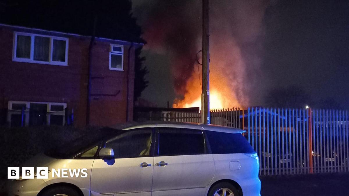 Crews tackle large fire at Bulwell laundrette - BBC News