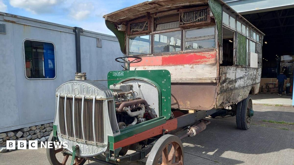 Ipswich Transport Museum's £100k project to restore 1920s bus - BBC News