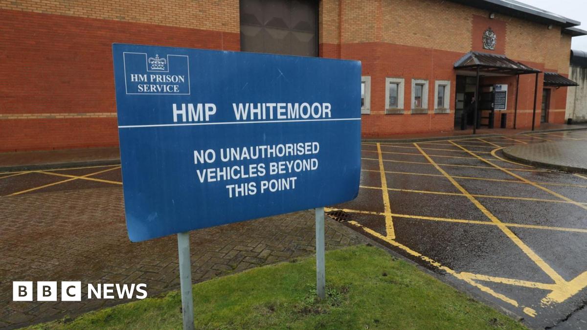 HMP Whitemoor inmates get jail terms extended for officer attack - BBC News