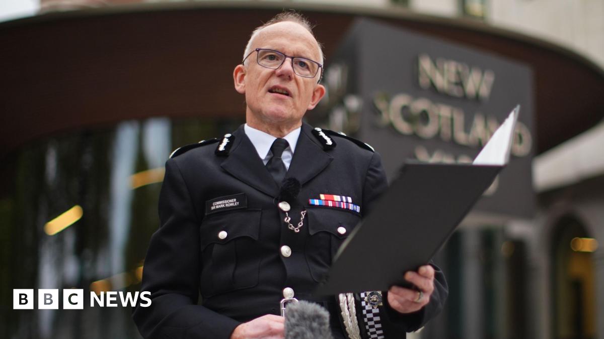 Sir Mark Rowley says sub-standard senior officers should resign - BBC News