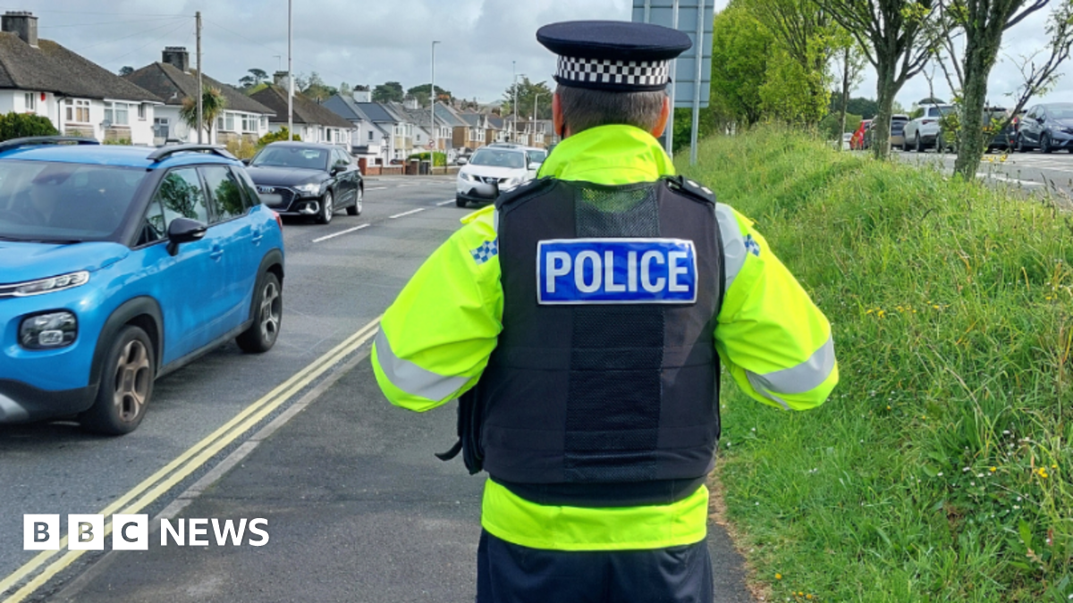 Devonport police in crackdown on road offences - BBC News