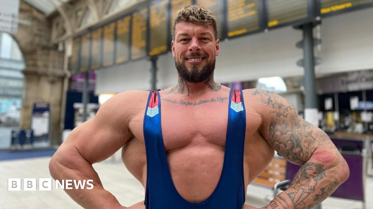 Gladiators Giant and Steel help passengers at Sheffield station - BBC News