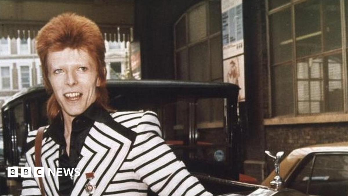 David Bowie Ziggy Stardust statue reaches £100k target - BBC News