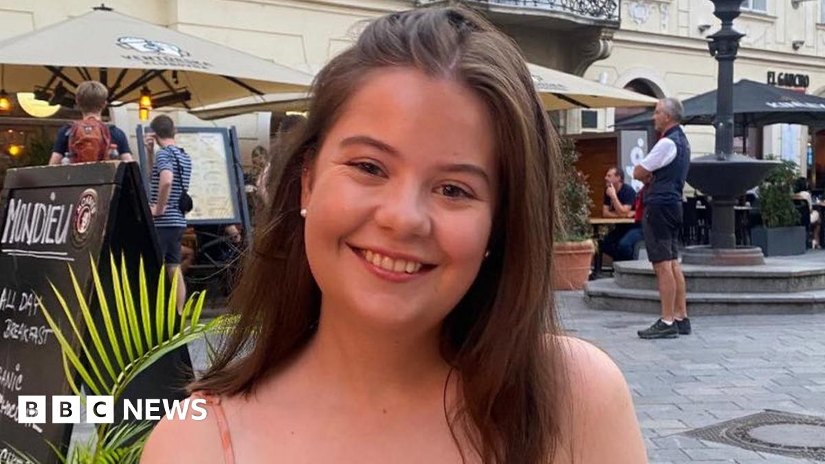 Cost of living: Wales student finance support up 9.4% - BBC News