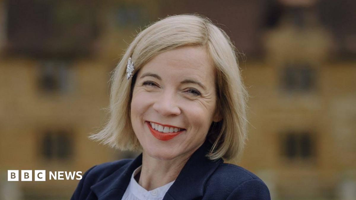 Lucy Worsley: Ashby Manor House was 'perfect' for Gunpowder Plot - BBC News