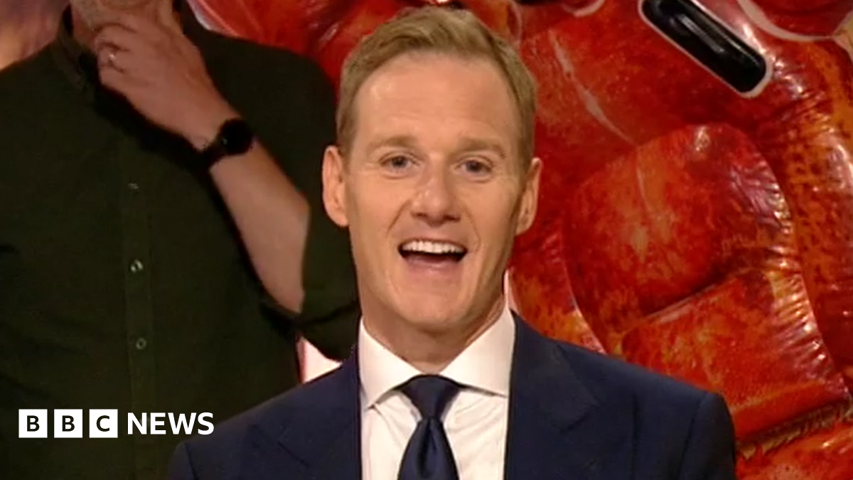 Dan Walker: BBC Breakfast presenter hosts his final programme - BBC News