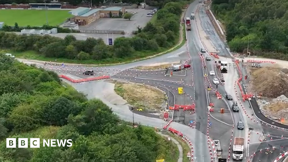Bishop's Stortford road near M11 junction to shut for four weeks - BBC News