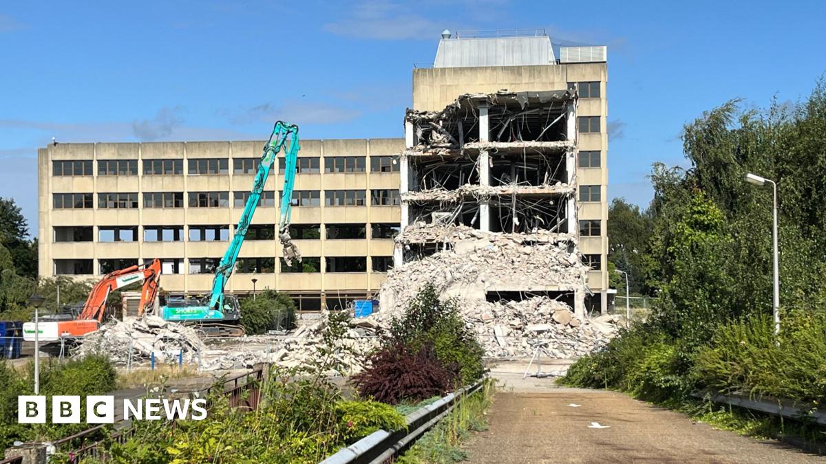 Landmark Norwich office block demolition under way - BBC News