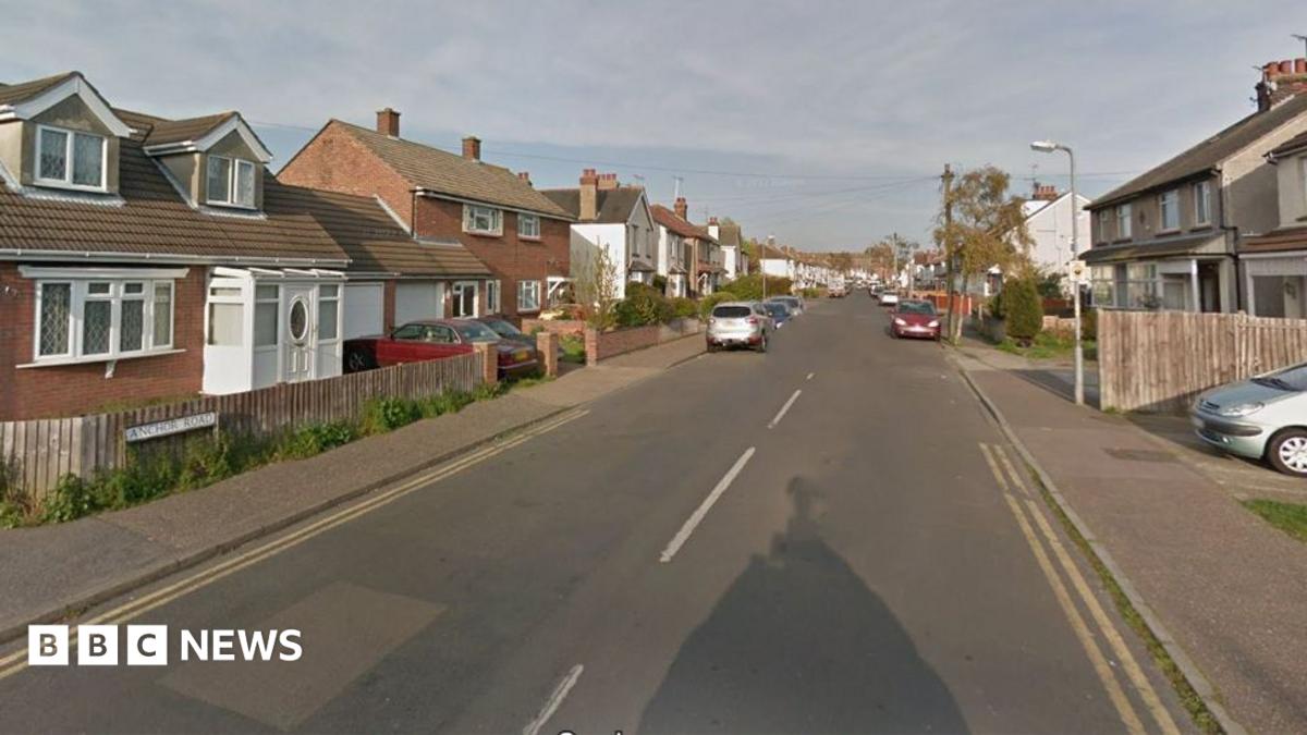 Clacton hit and run leaves cyclist with ‘life-changing injury’ - BBC News
