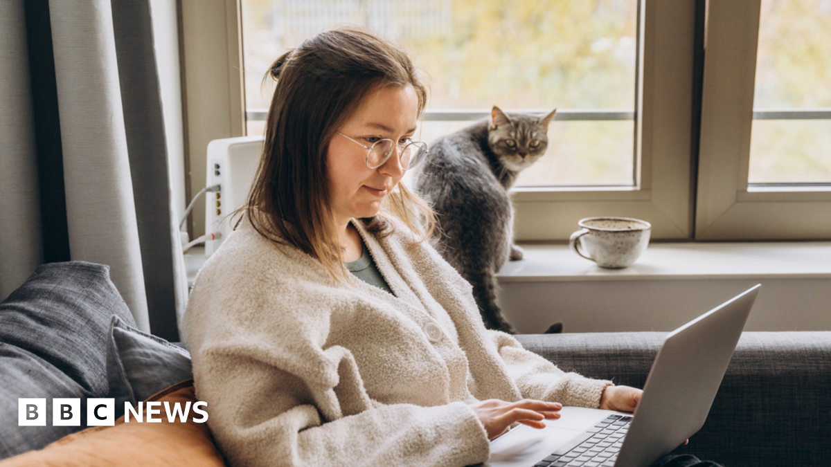 Right to switch off from work can boost productivity, says No 10 - BBC News