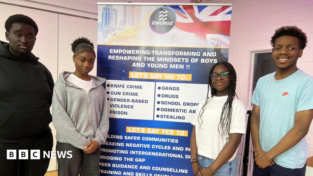 Leeds and Bradford youth project aims to inspire boys - BBC News