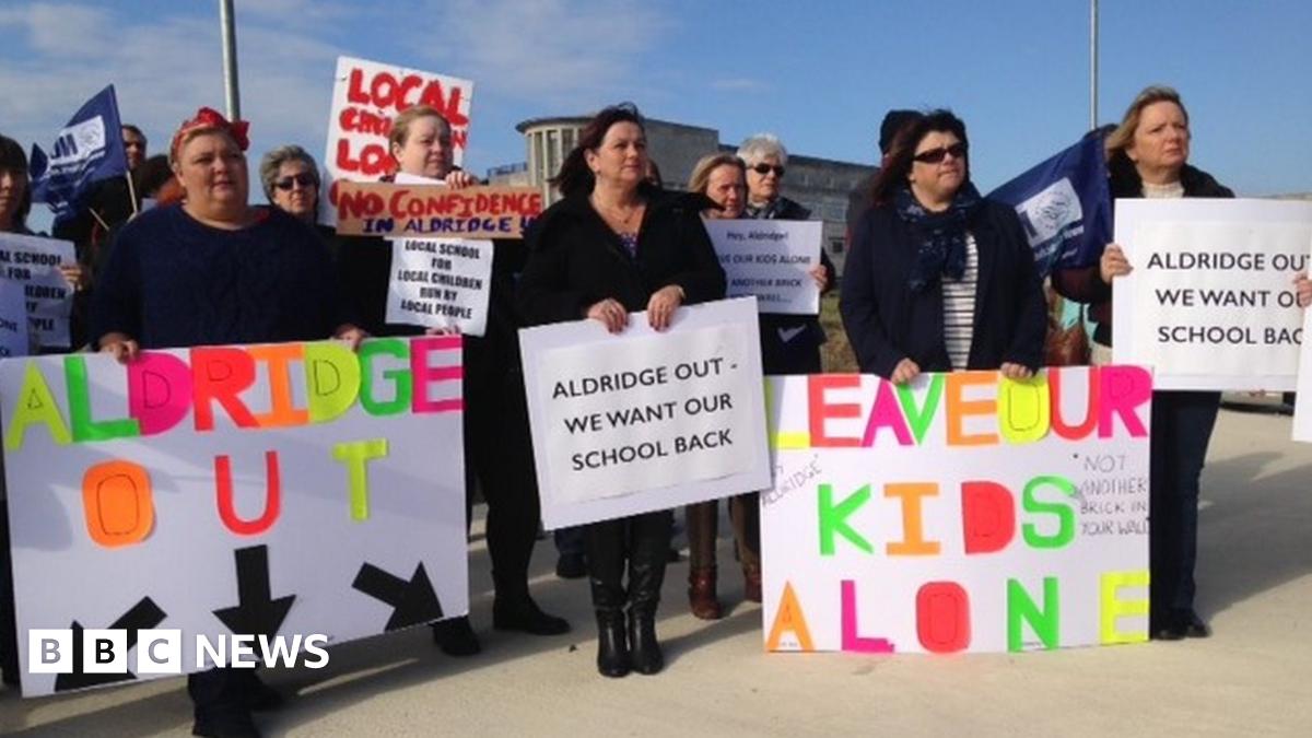 U-turn over IPACA school multi-academy plan - BBC News