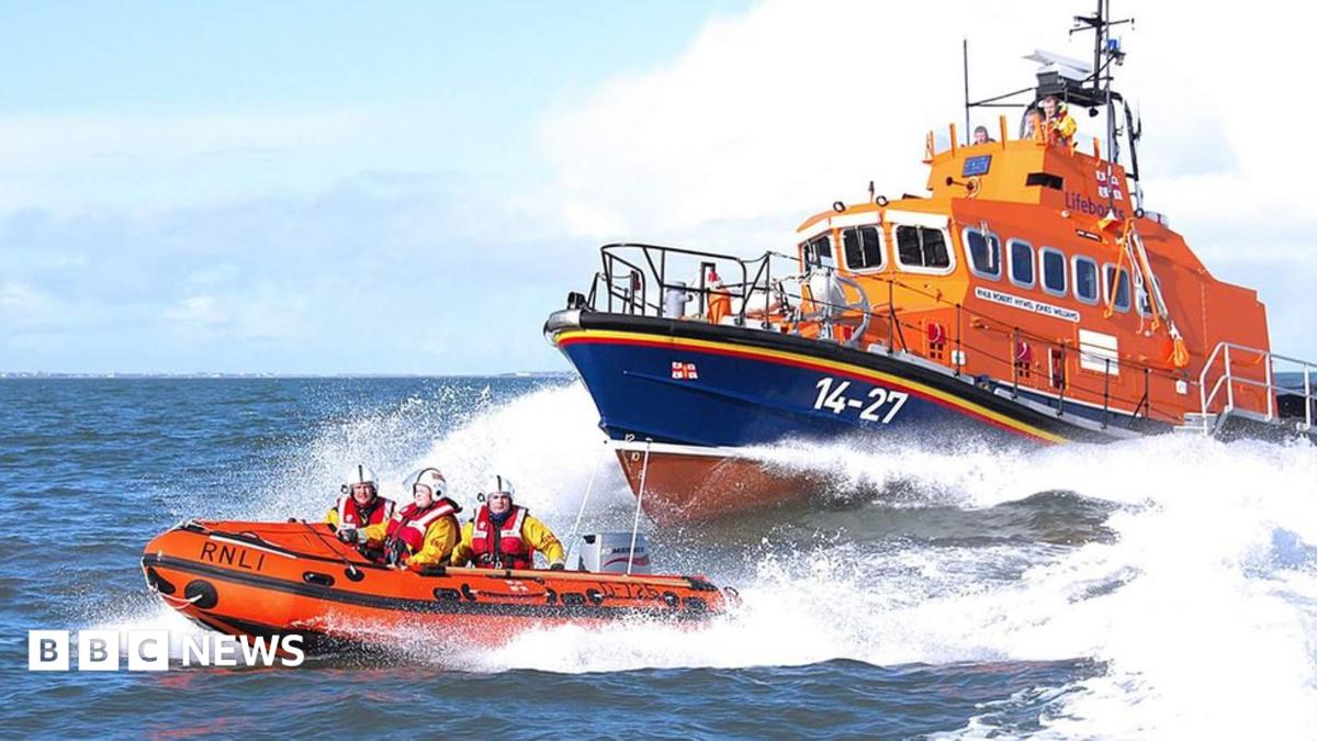 Tralee: Swimmer rescued after nearly 12 hours at sea - BBC News