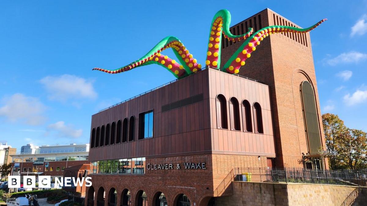 Nottingham: Giant monsters 'take over' city for Halloween - BBC News