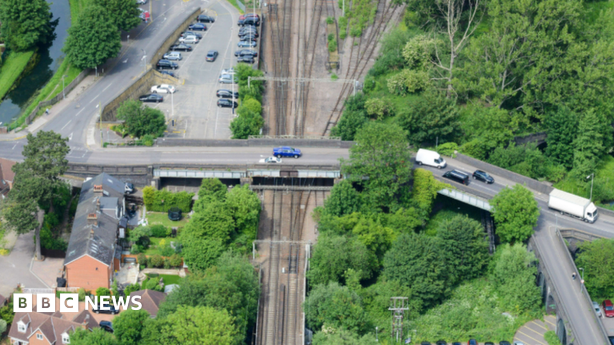 Broxbourne railway bridge works will send drivers on 17-mile detour ...