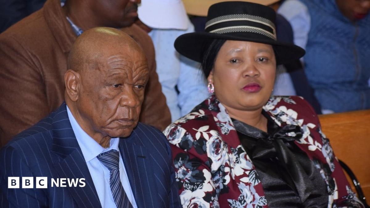 Thomas Thabane: Lesotho's PM sends army into streets - BBC News