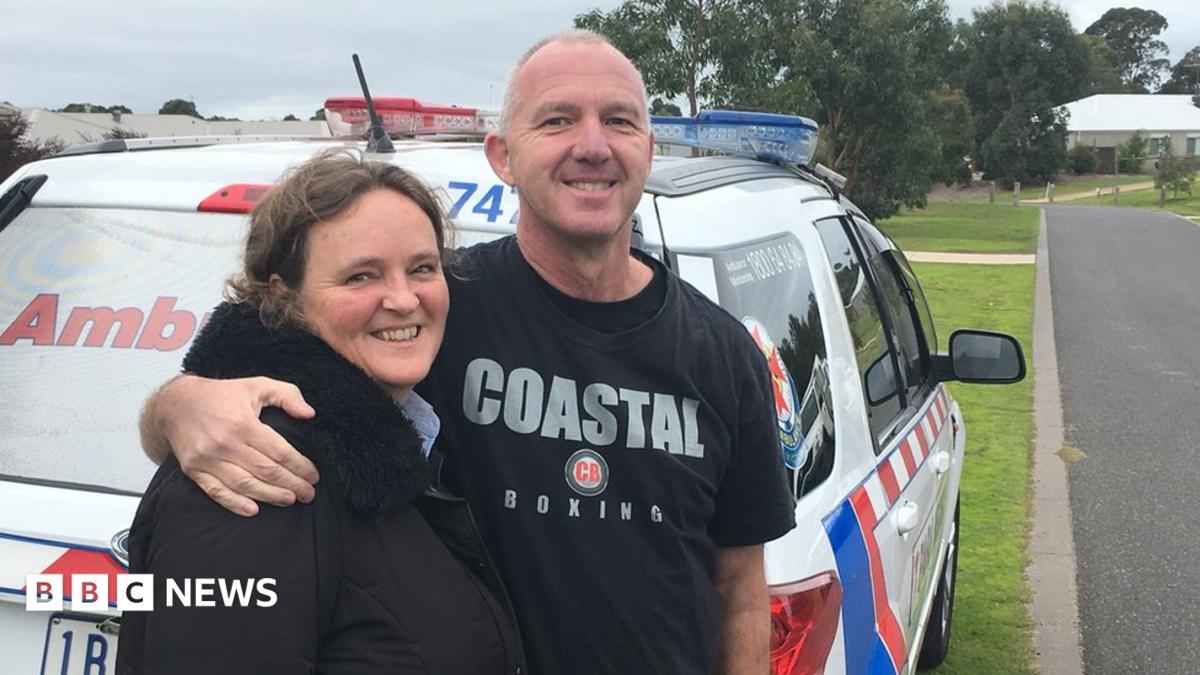 Paramedic suffering heart attack drives himself to hospital - BBC News