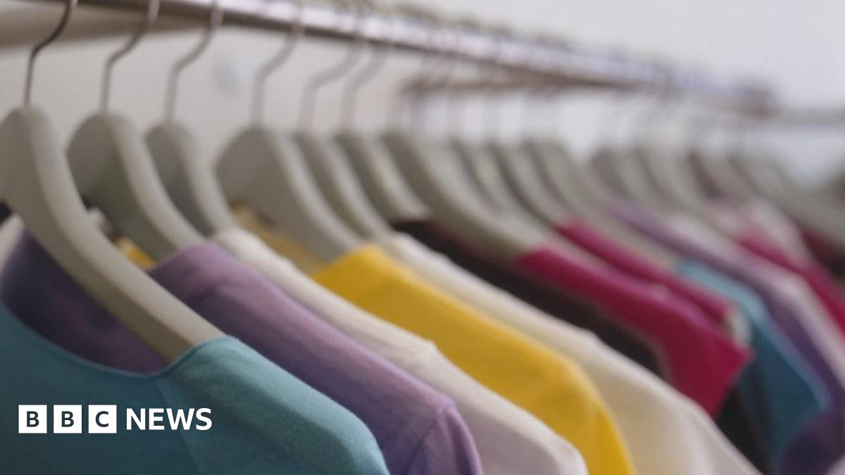 Smart materials: From tiny robots to colour-swapping clothes - BBC News