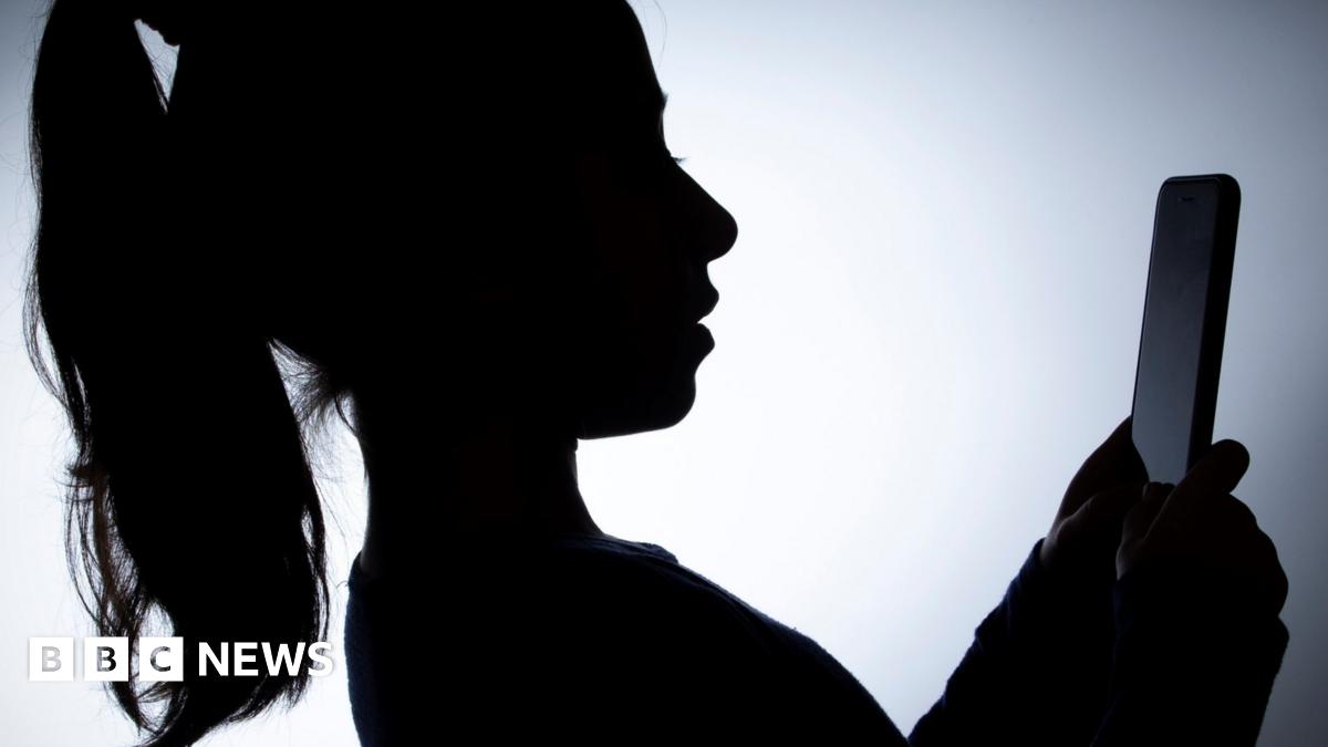 Police taking 'excessive' data from mobile phones - BBC News