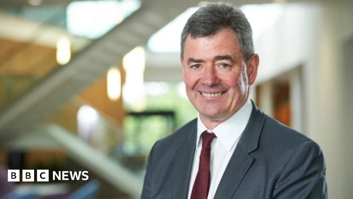 HIE chairman cannot speak out on review, says MSP - BBC News