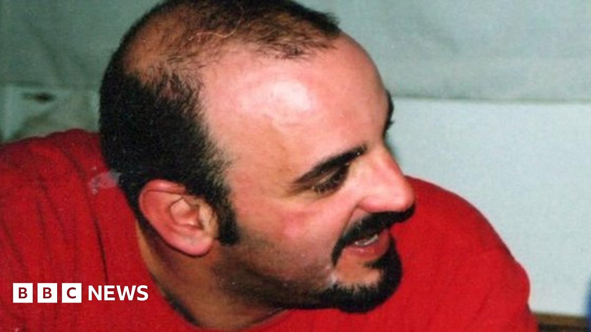 Undercover policeman proposed to activist - BBC News