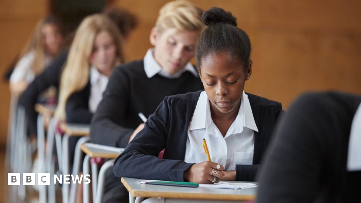 GCSEs: How do the new 9-1 grades work? - BBC News