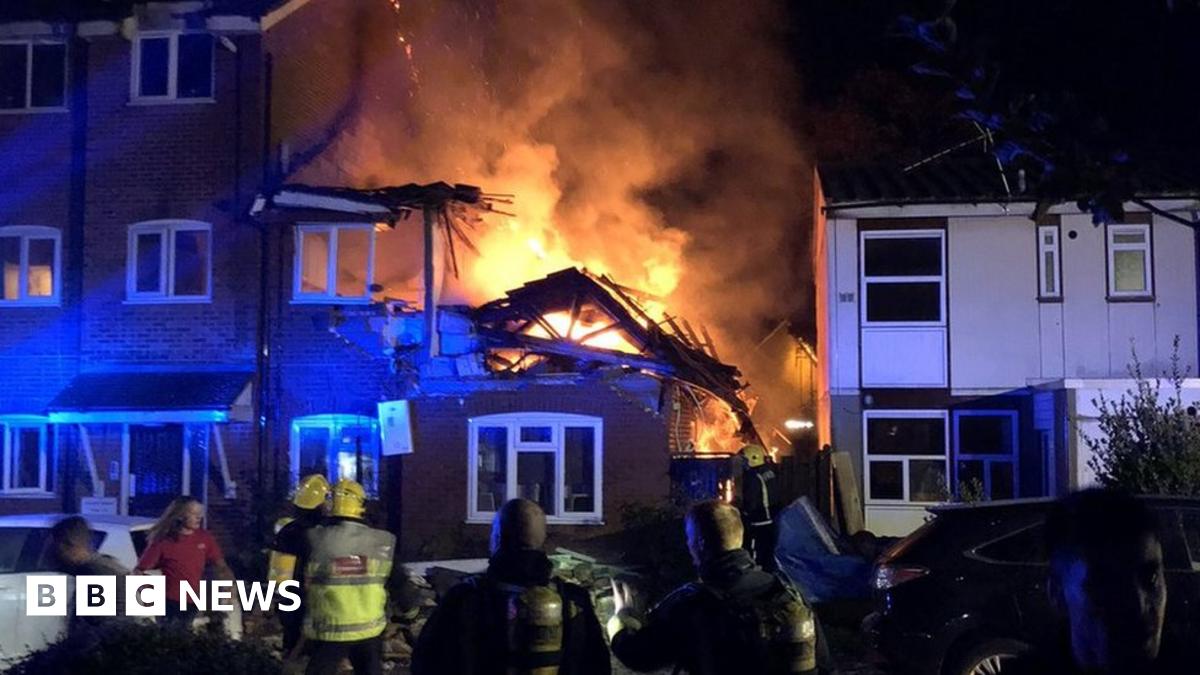 Harrow fire: Woman dies in suspected gas blast - BBC News