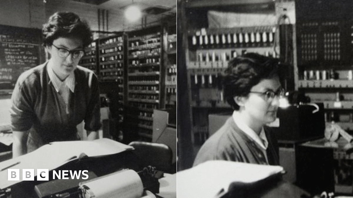 Programming in the early days of the computer age - BBC News