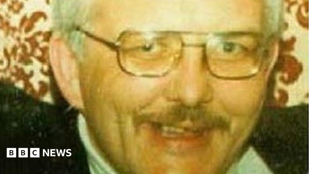 Hillsborough inquests: Fan 'cradled' brother's body - BBC News