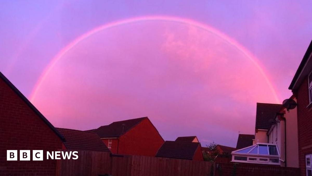 Rare 'pink rainbow' spotted in sky over Bristol - BBC News
