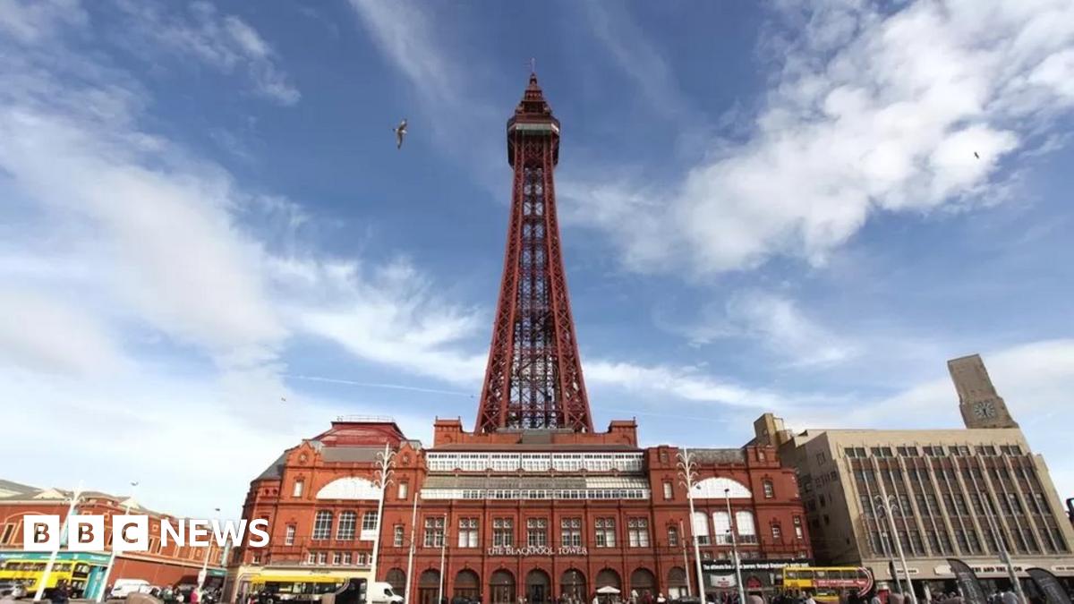 Blackpool Tower creator's great-grandson visits for first time - BBC News