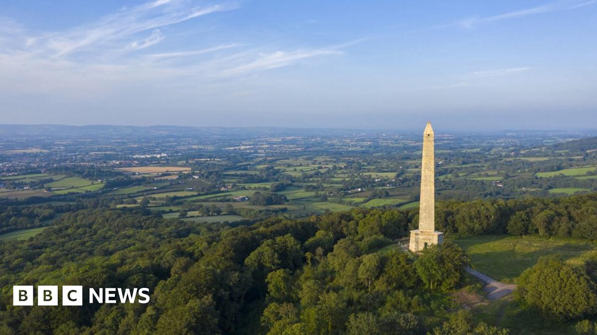 Man proposes to girlfriend at top of world's tallest three-sided ...