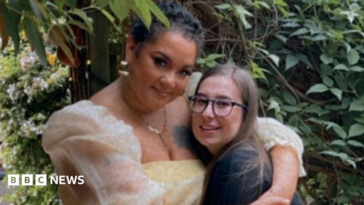 Covid: YouTube star Grace Victory reunites with nurse - BBC News