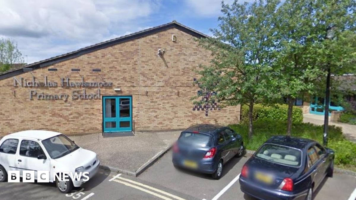 Towcester: Six Indian variant Covid cases found at school - BBC News