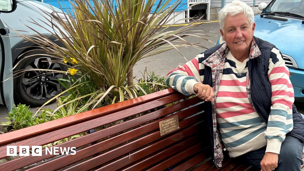 La Moye prisoners refurbish Jersey harbour benches - BBC News