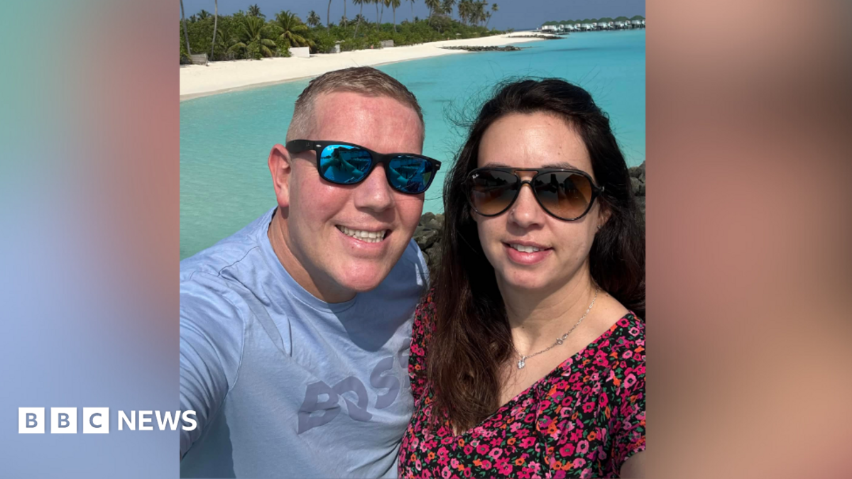 Hampshire newlyweds stranded in Doha on way back from honeymoon - BBC News