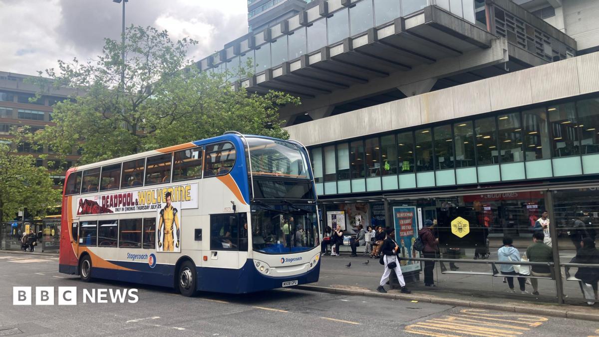 Plans for fewer idling buses in Manchester's Piccadilly Gardens - BBC News