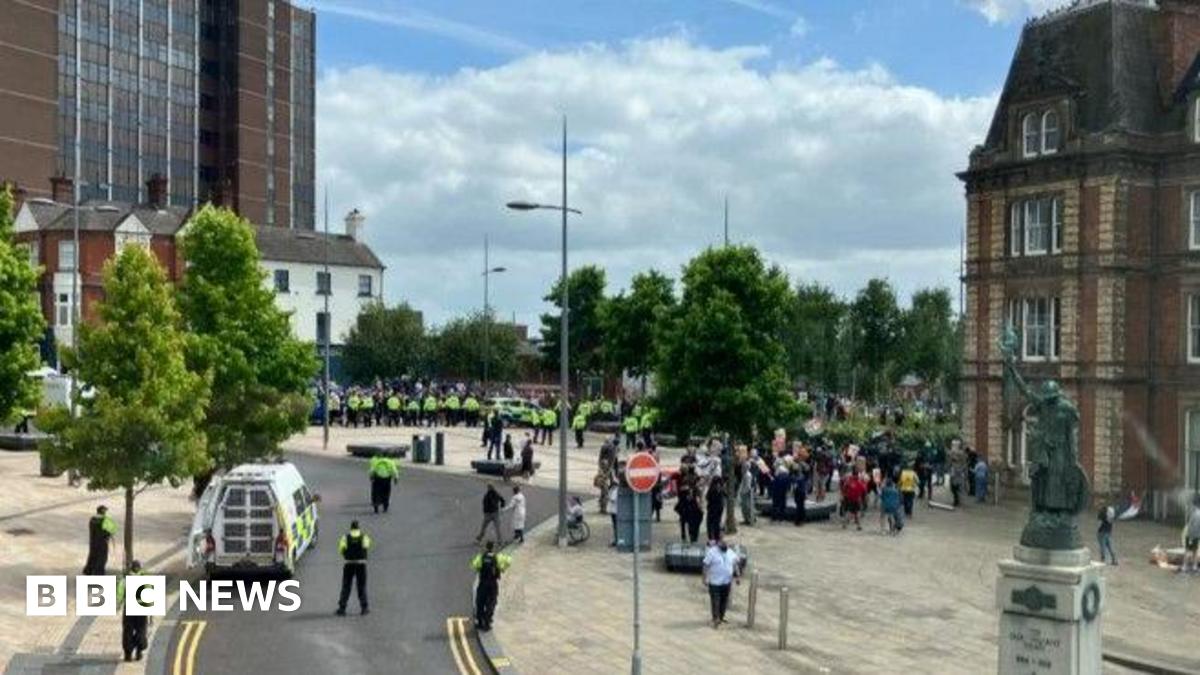 Suspended sentence for Stoke-on-Trent man who beat police officer - BBC ...