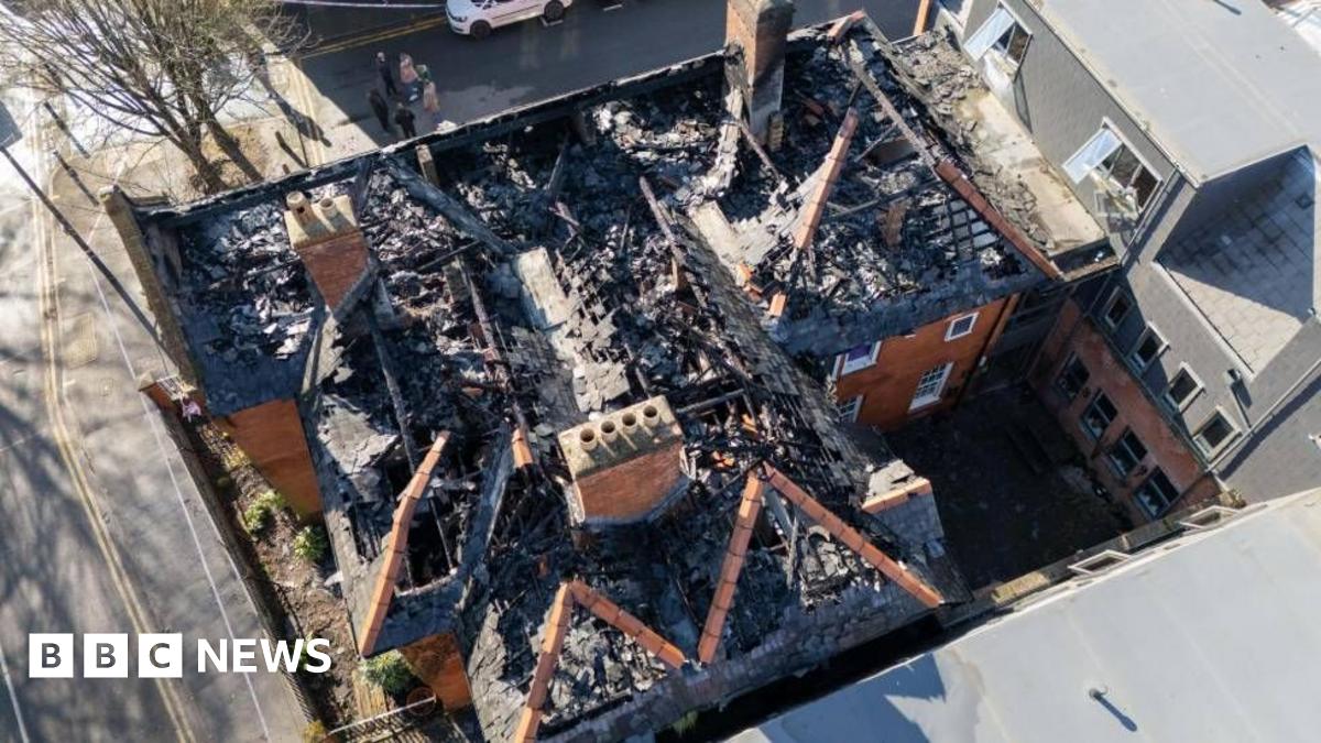 Cardiff large blaze engulfs Riverside supported accommodation - BBC News