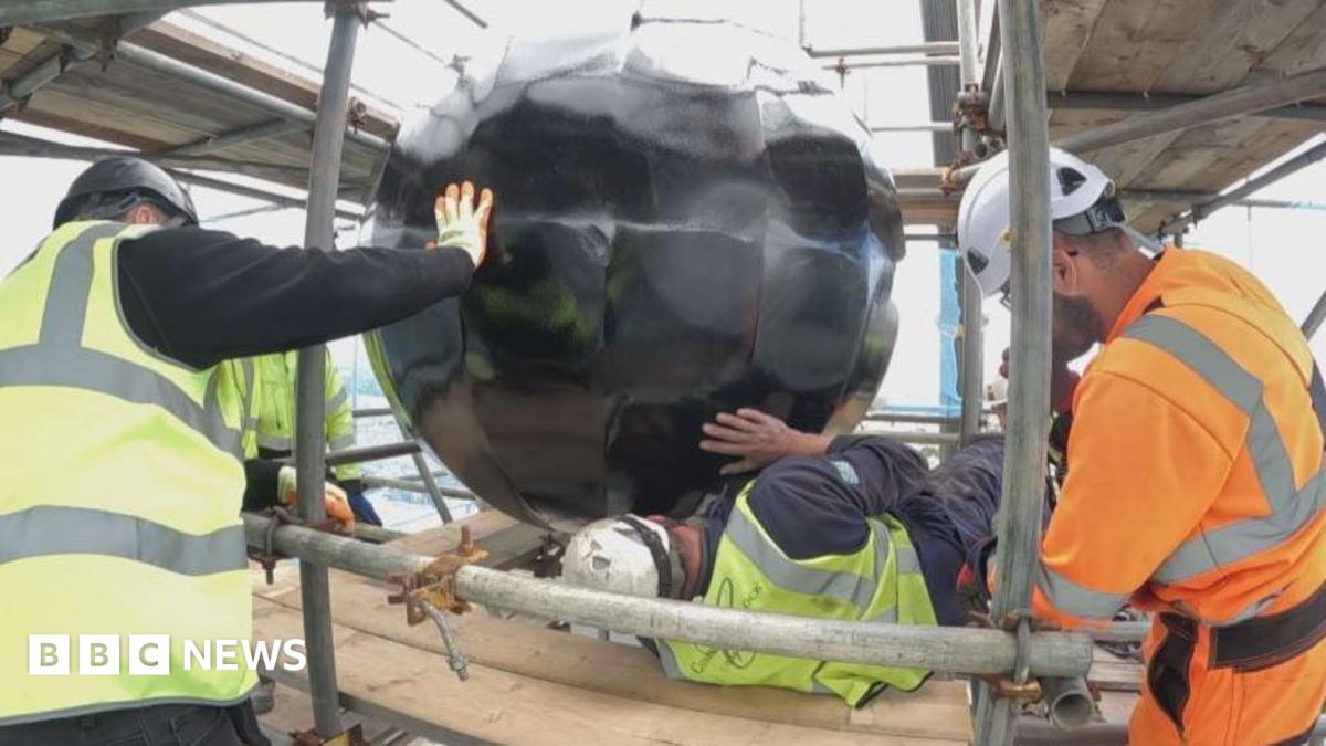 Iconic 19th Century time ball back on Edinburgh's Calton Hill - BBC News