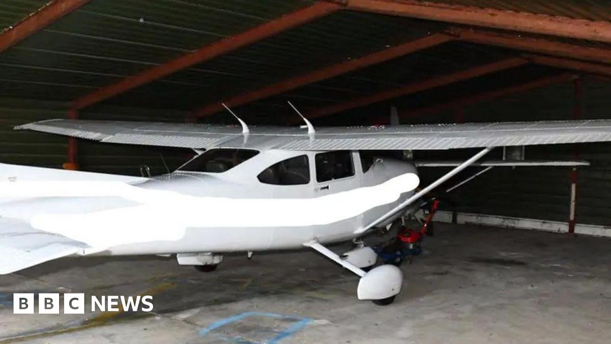 Tim Gilchrist jailed after flying €8.4m of cocaine from France - BBC News