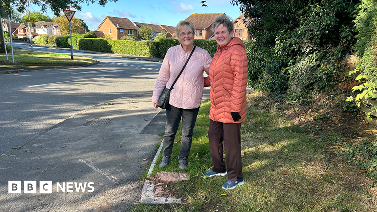 Royal Mail post boxes stolen from Walsall, West Midlands - BBC News