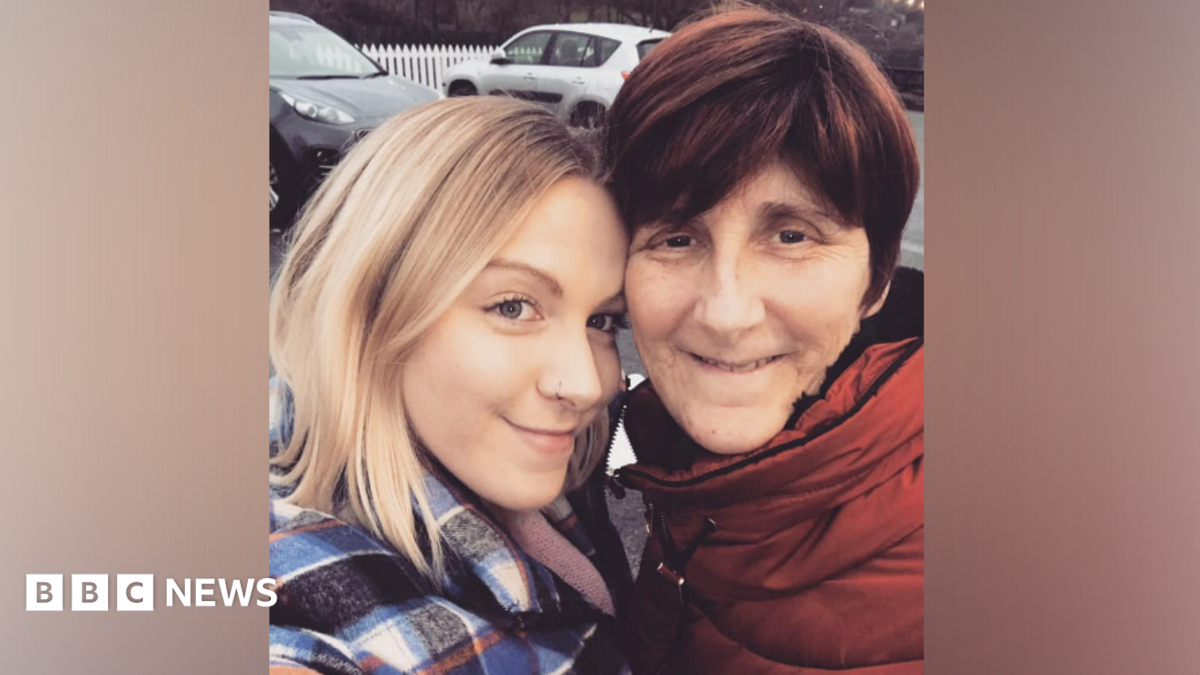 'My mum died - this is how I cope with grief after Christmas' - BBC News