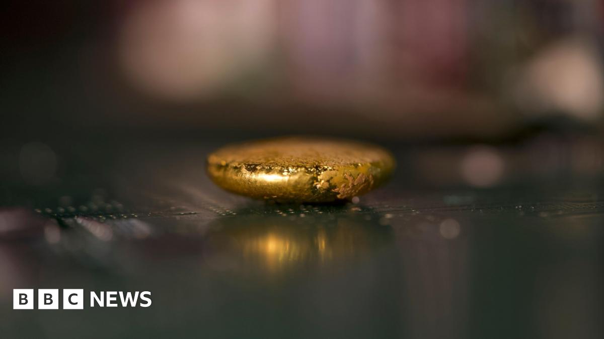 Royal Mint: UK’s coin maker turning e-waste into gold - BBC News