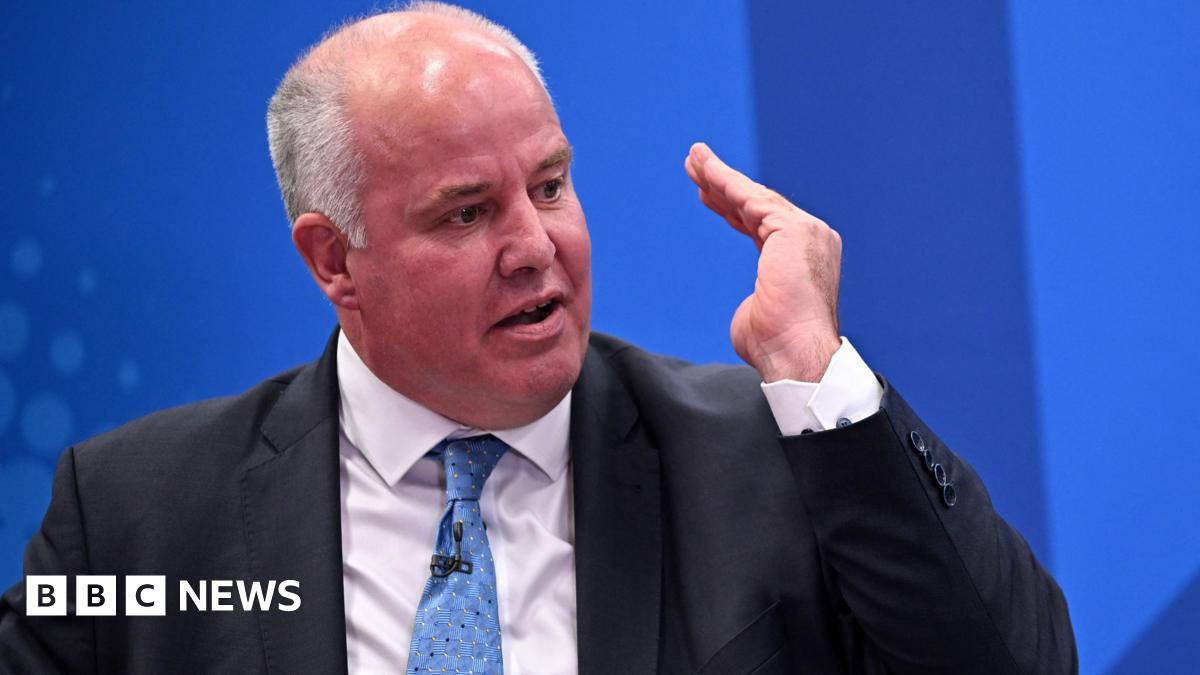 Andrew RT Davies: The 'tight' vote facing the Welsh Tory leader - BBC News