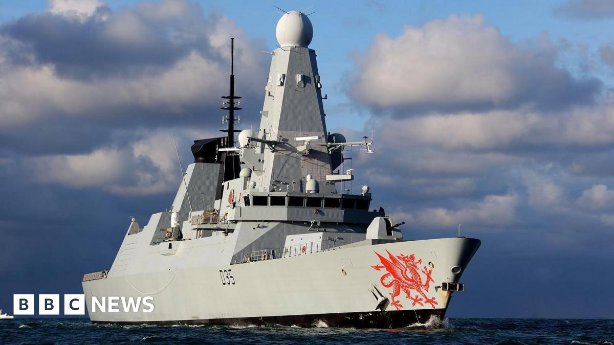 Wrexham: Warship HMS Dragon joins Ryan and Rob on freedom list - BBC News